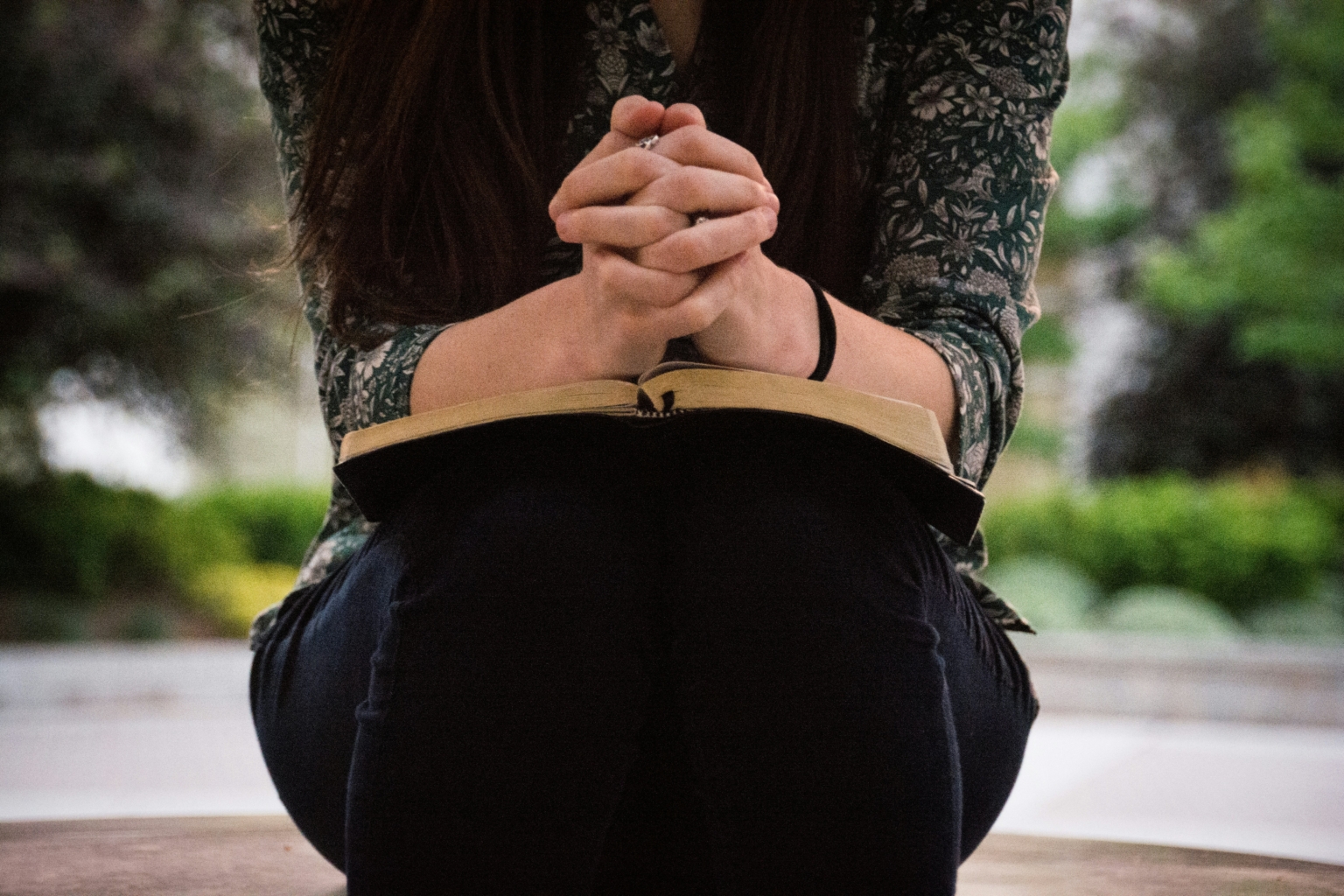 10 Practical Ways to Help a Friend in Need - Roots & Boots